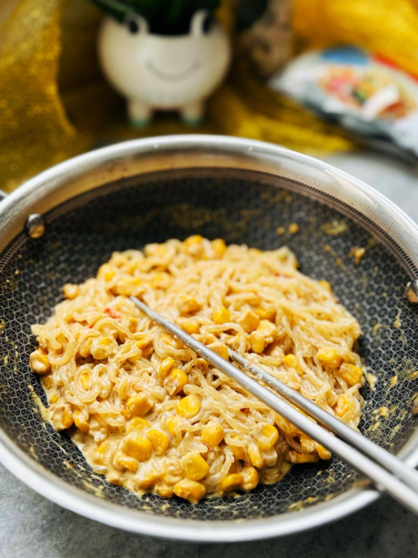 KOREAN CORN CHEESE RAMYEON - Aathira Sethumadhavan